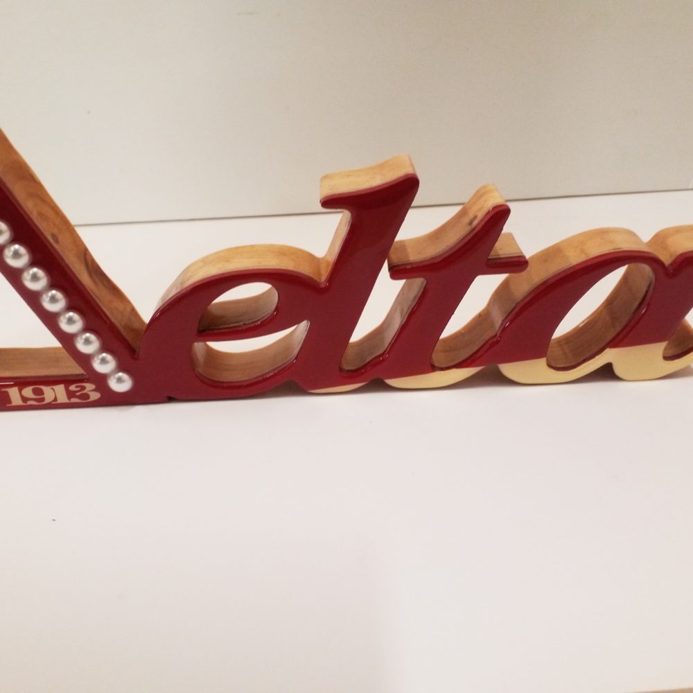 Dice Customs | Delta Pyramid tabletop with Diaz pearls